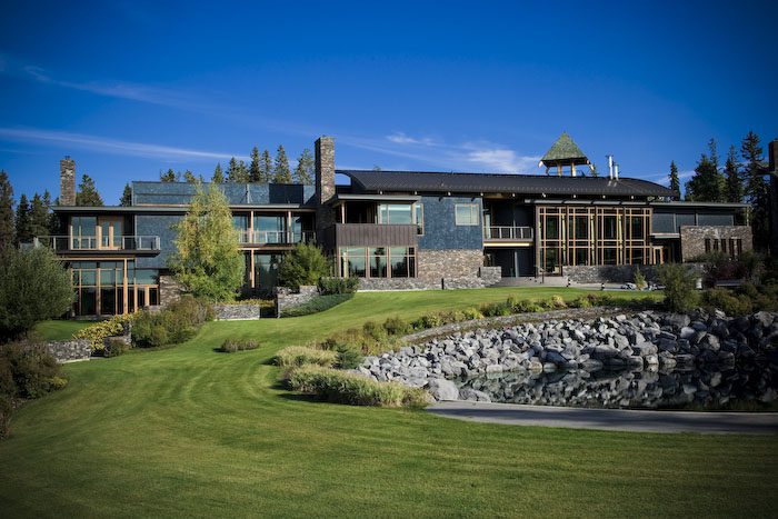 Calgary's most luxurious resort: Azuridge Estate Hotel