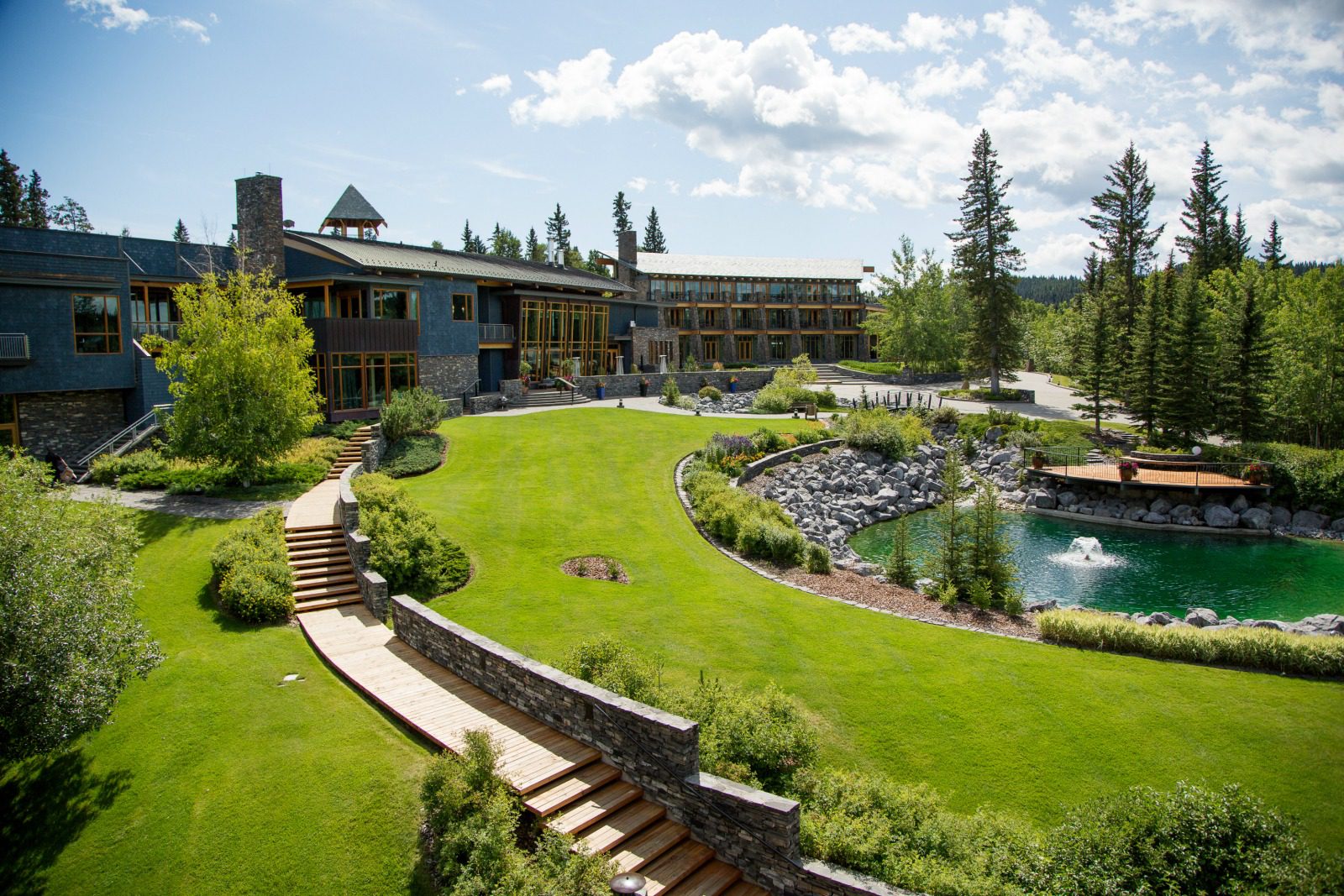 Calgary's most luxurious resort: Azuridge Estate Hotel