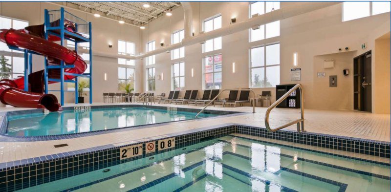 Edmonton Hotels With Waterslides: 13 Pools To Plunge Into!