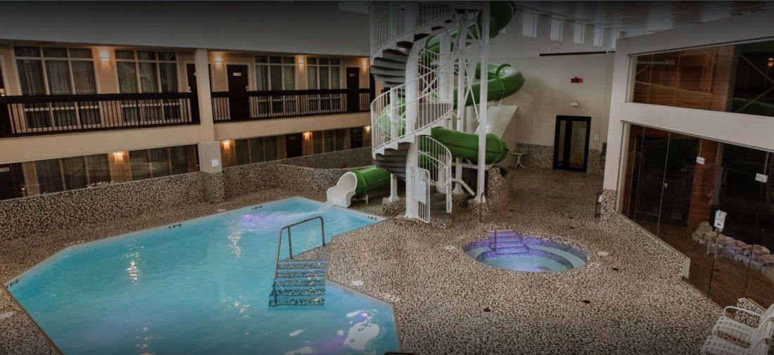 Edmonton Hotels With Waterslides: 13 Pools To Plunge Into!